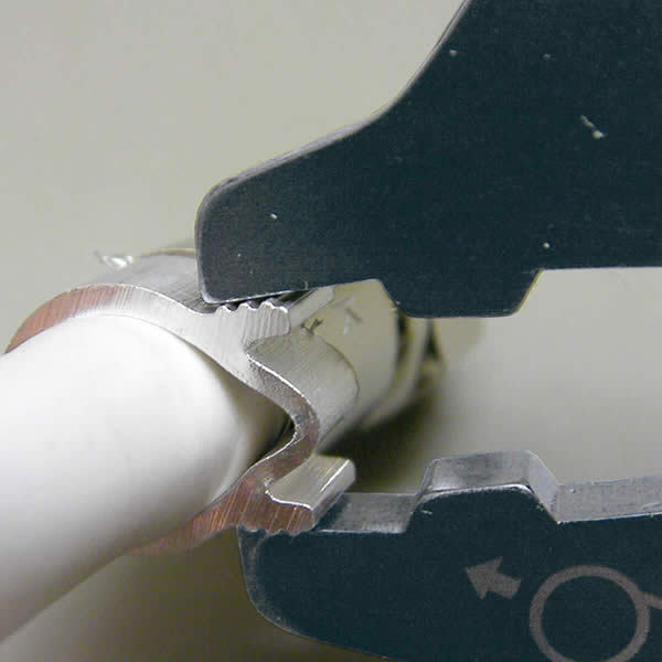 P-716 Crimping Tool [HOZAN] HOZAN TOOL INDUSTRIAL CO., LTD.